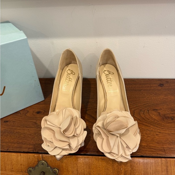 Butter | Shoes | Butter Shoes Dang Flower Heels Satin Champagne | Poshmark